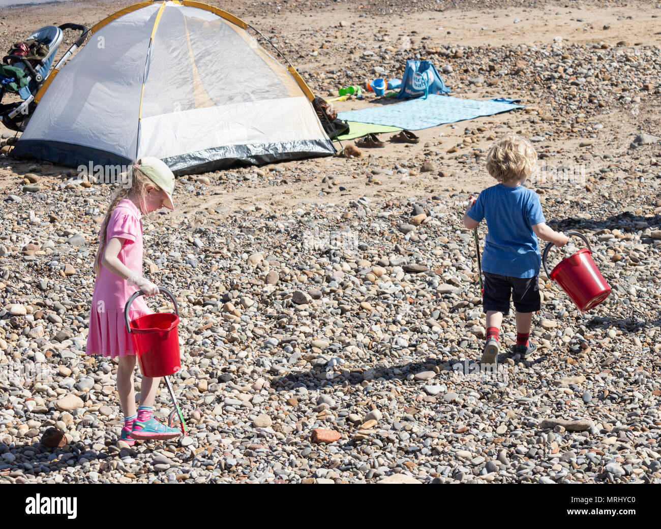 Children Rubbish Stock Photos & Children Rubbish Stock Images - Alamy