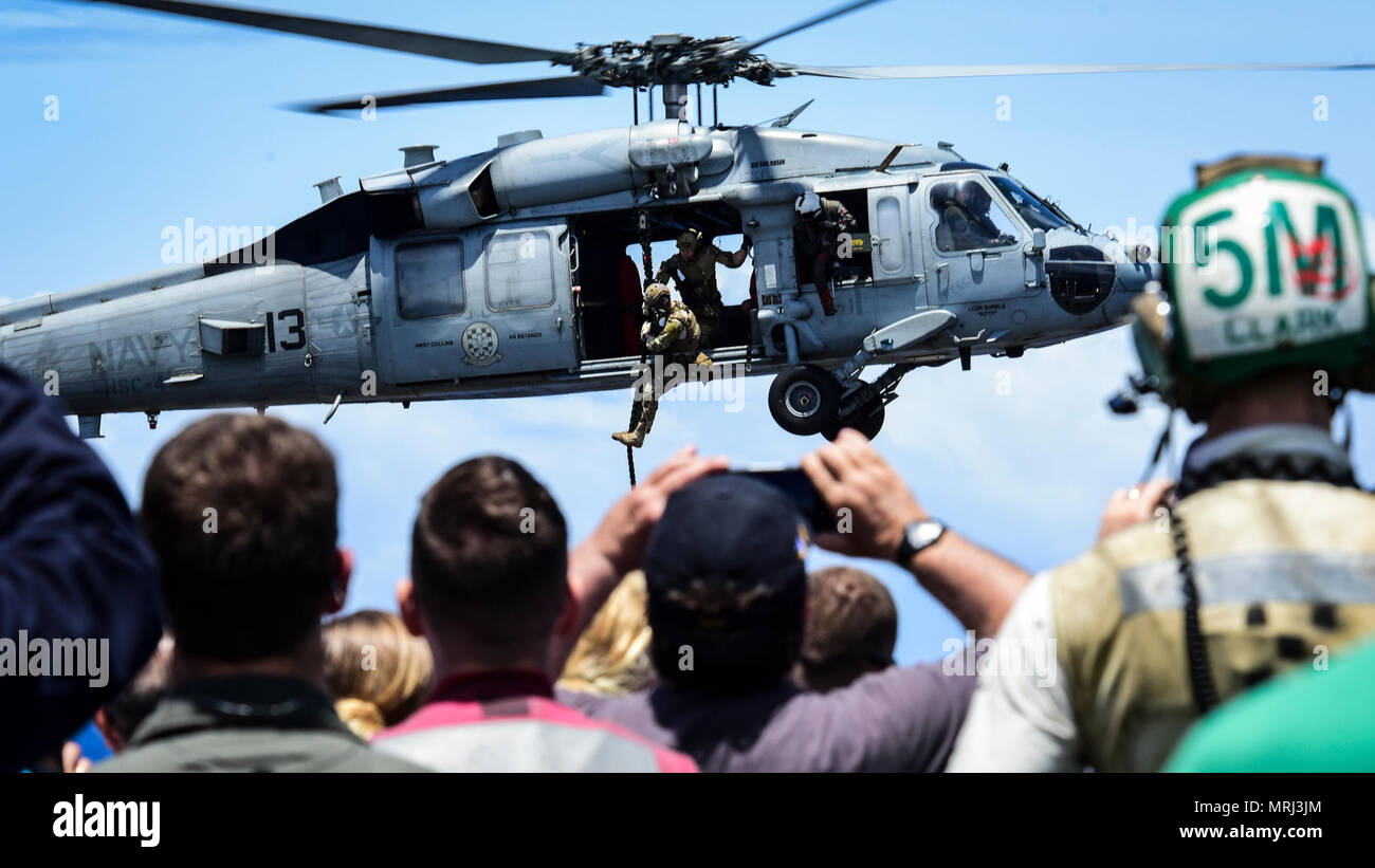 Uss nimitz fast cruise hi-res stock photography and images - Alamy
