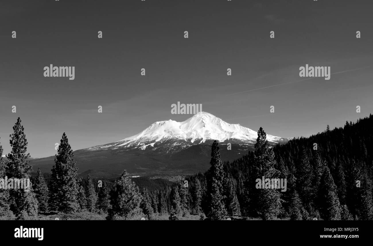 Snow covered big mountain hi-res stock photography and images - Alamy