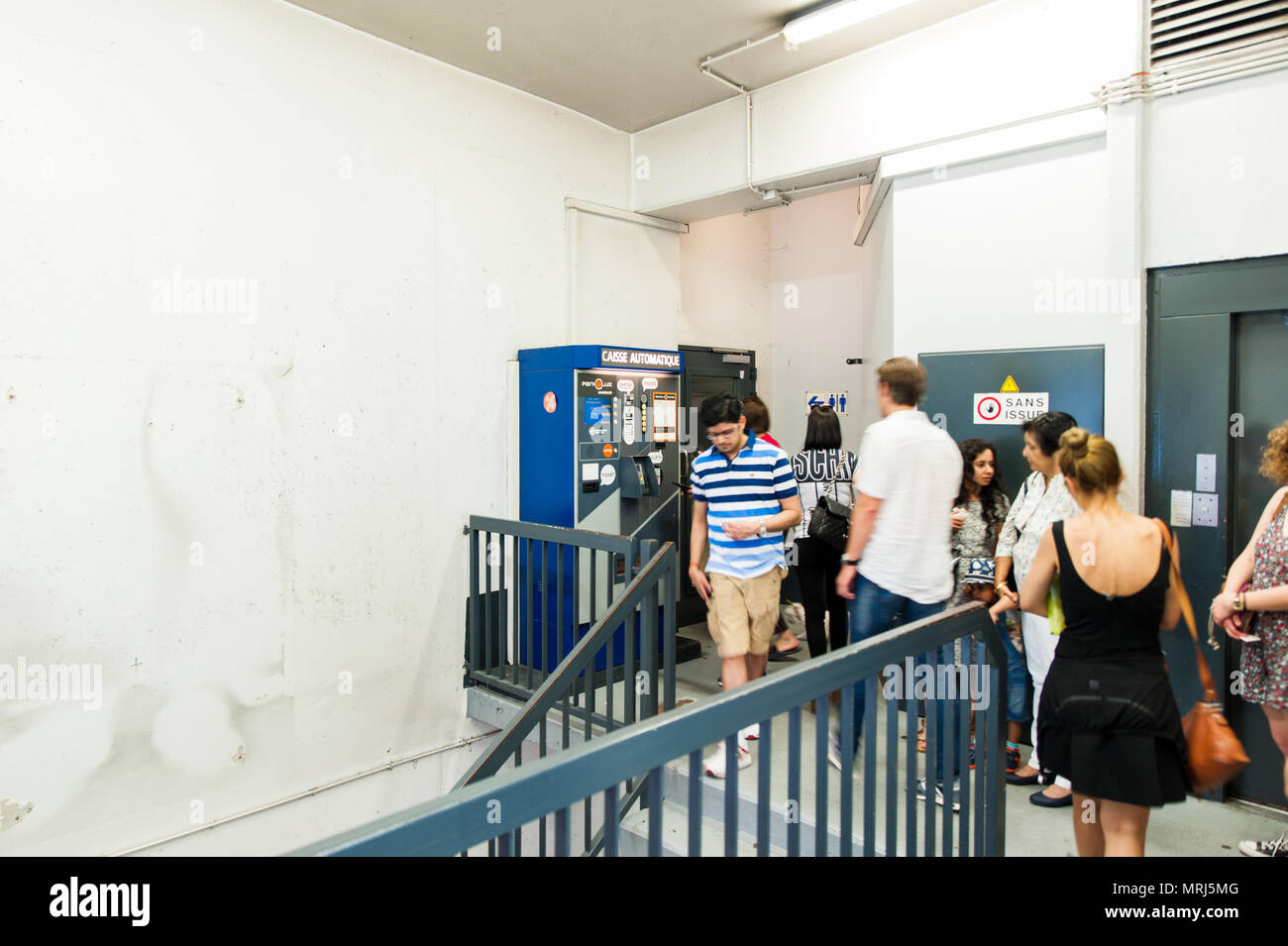 Waiting ticket machine hi-res stock photography and images - Alamy
