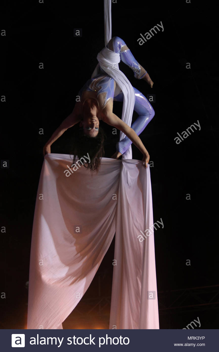 Woman Hanging Upside Down From Stock Photos & Woman Hanging Upside Down ...