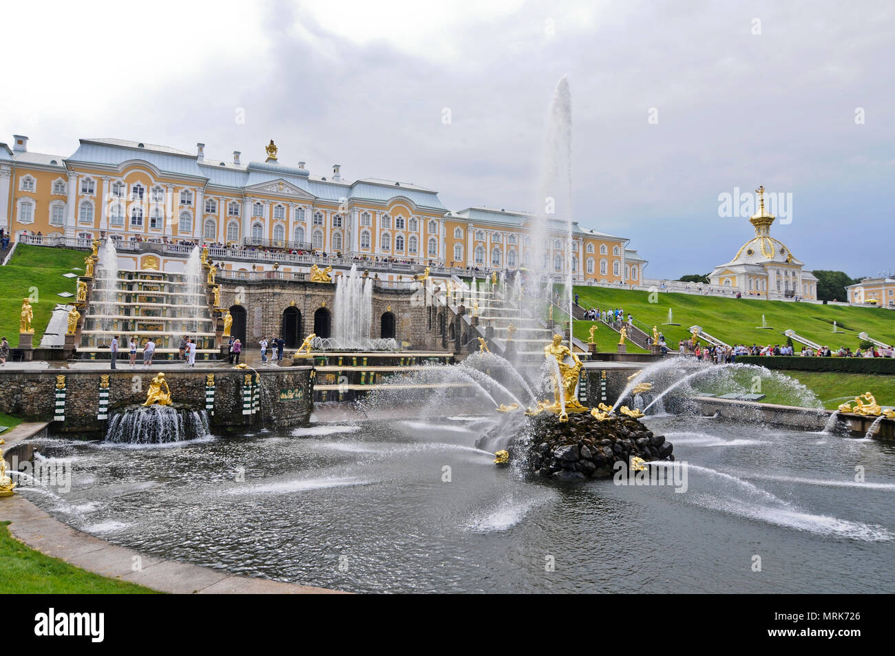 Peterhof palace russia hi-res stock photography and images - Alamy