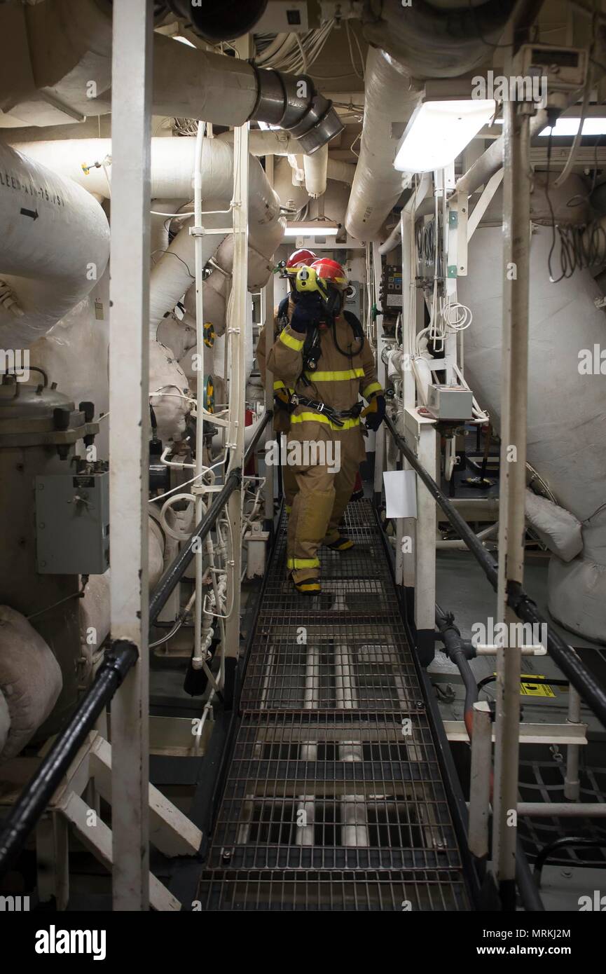 170620-N-FQ994-271 ATLANTIC OCEAN (June 20, 2017) Sonar Technician ...