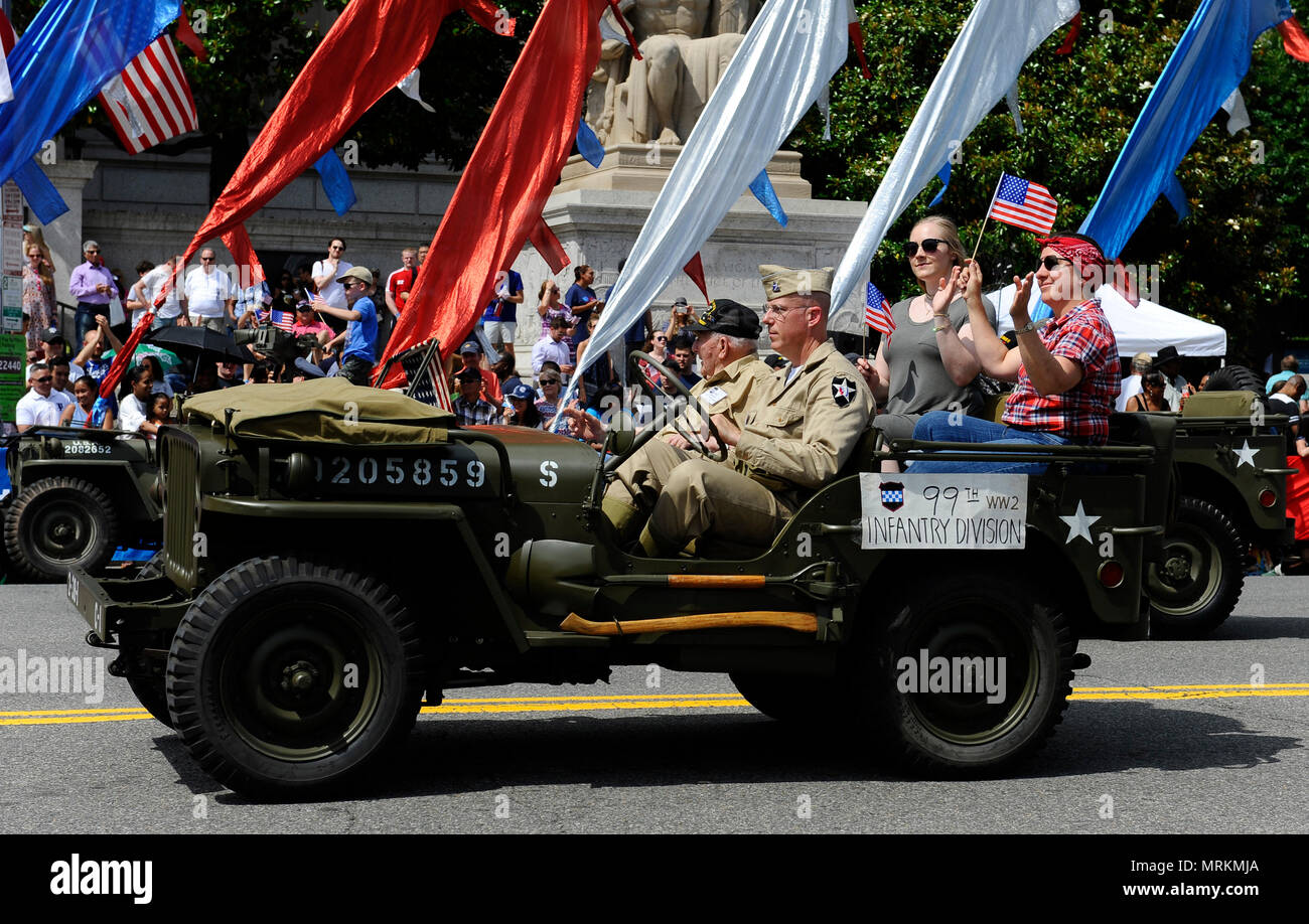 Memorial day parade u s wave hi-res stock photography and images - Alamy