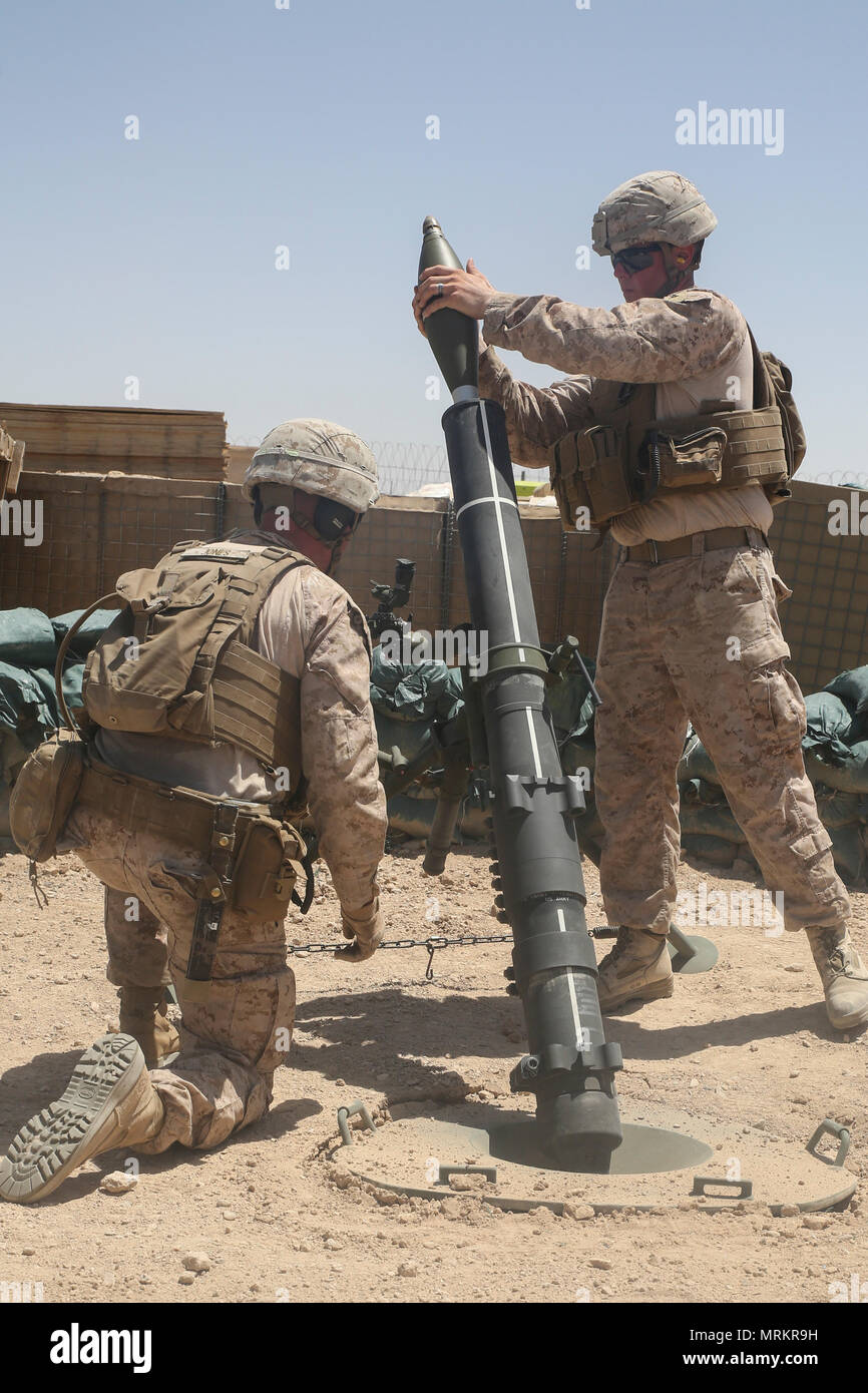 120mm mortar hi-res stock photography and images - Alamy