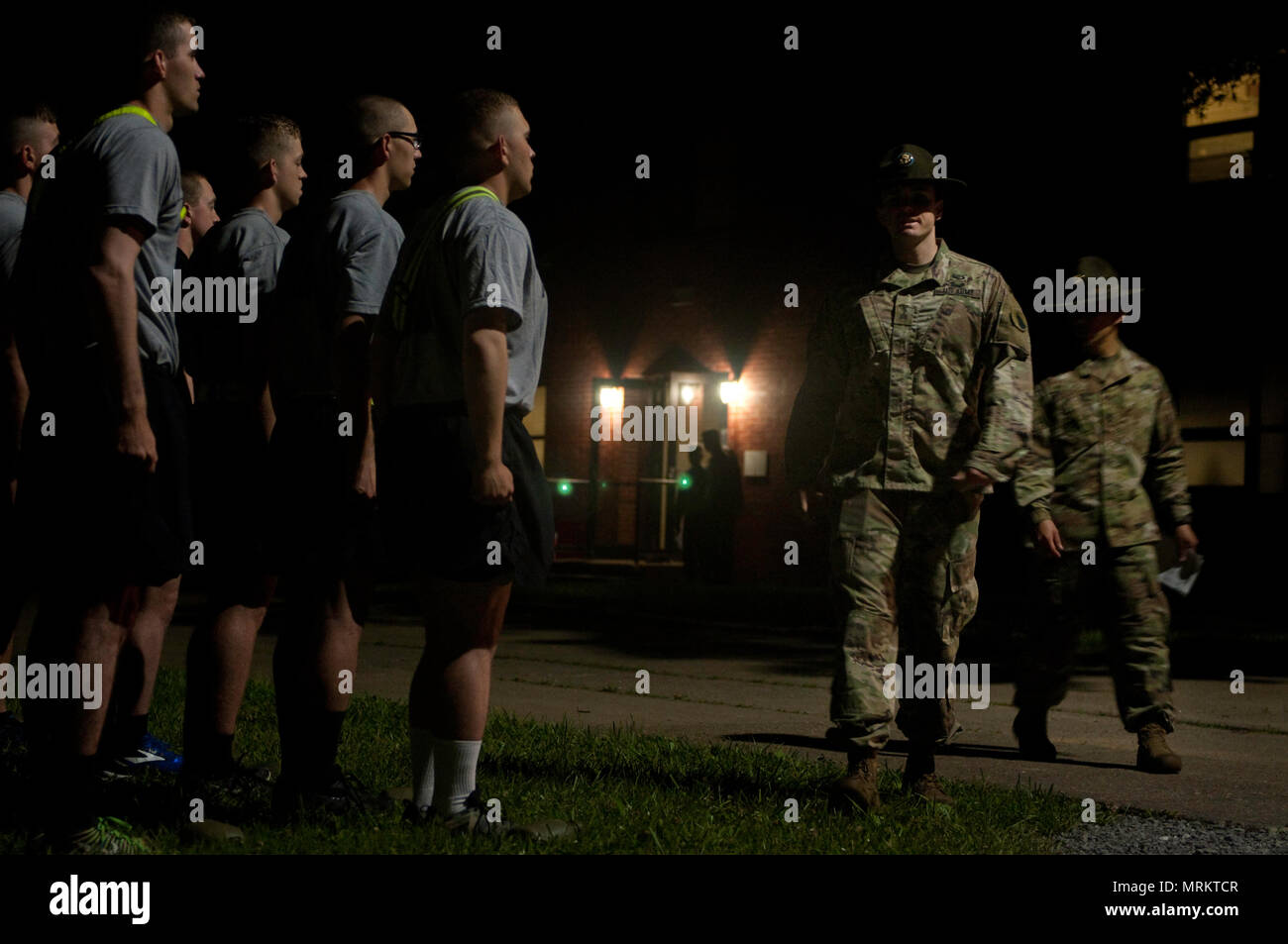 Sgt. Barry Phillips, a U.S. Army Reserve drill sergeant assigned to ...