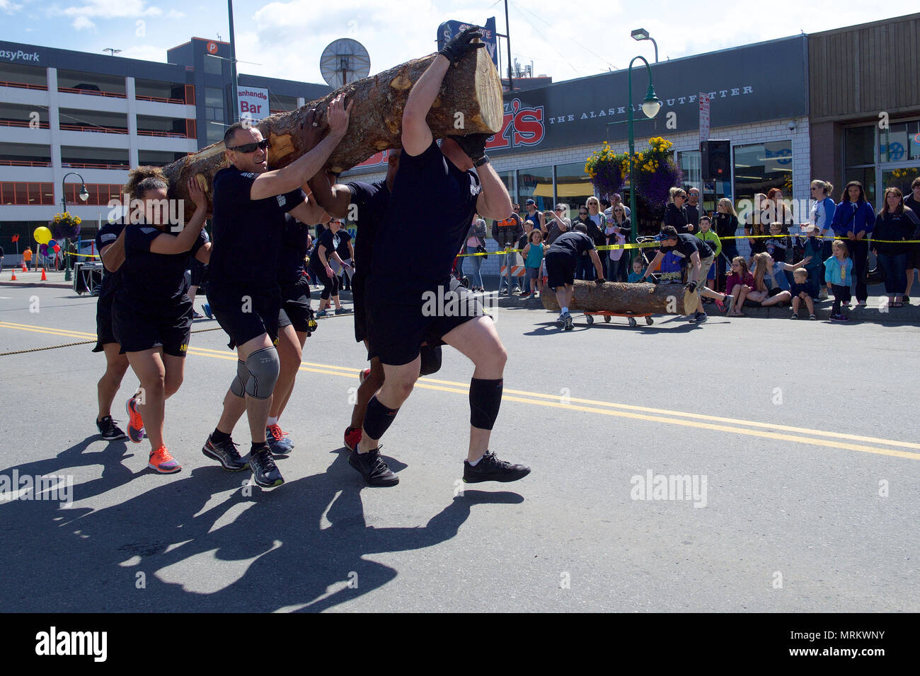 The Alaska Army National Guard team Swole Patrol competes in a log ...