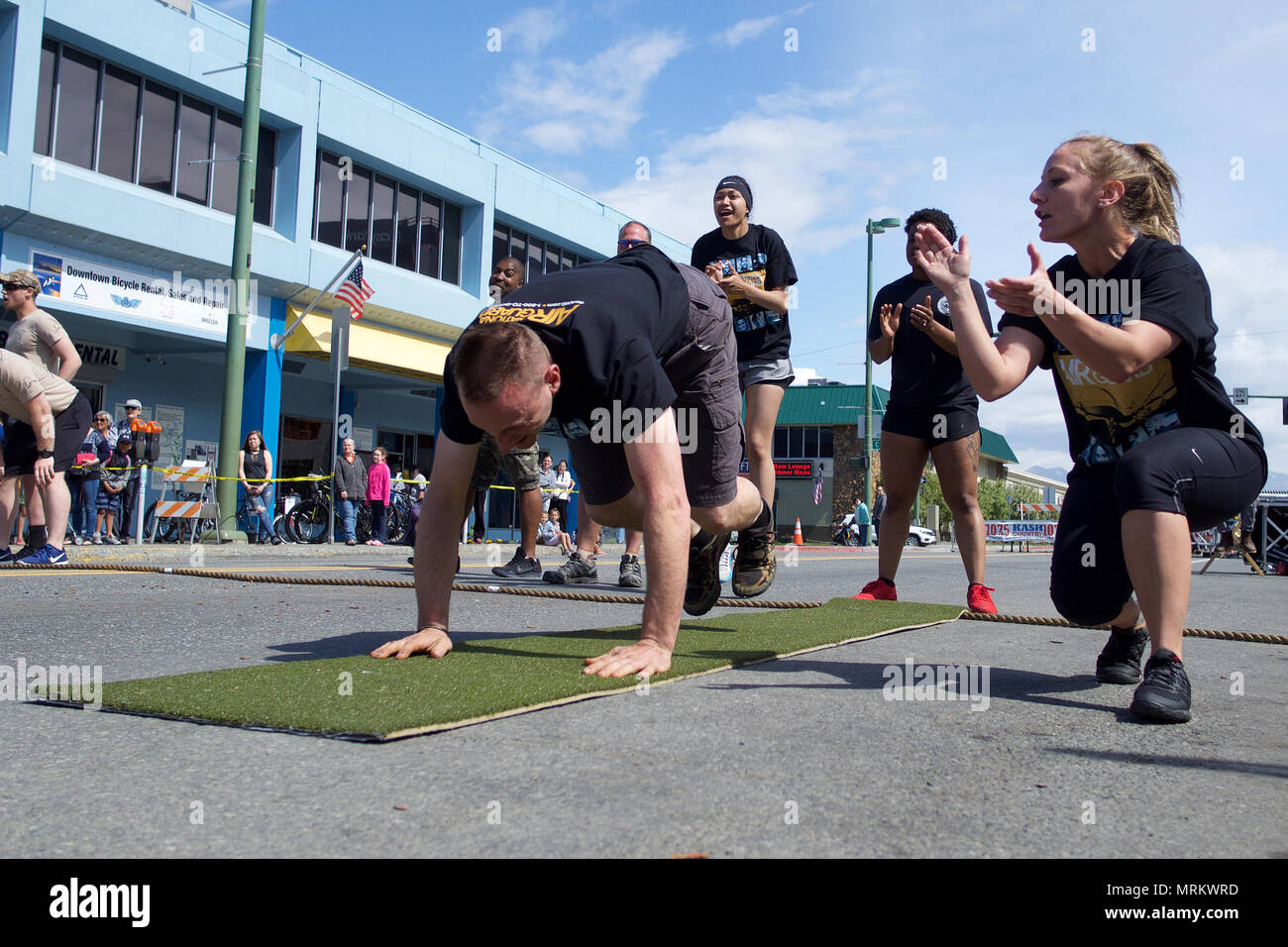 Cheered on by teammate Julie Bray, David Retherford, a member of the ...