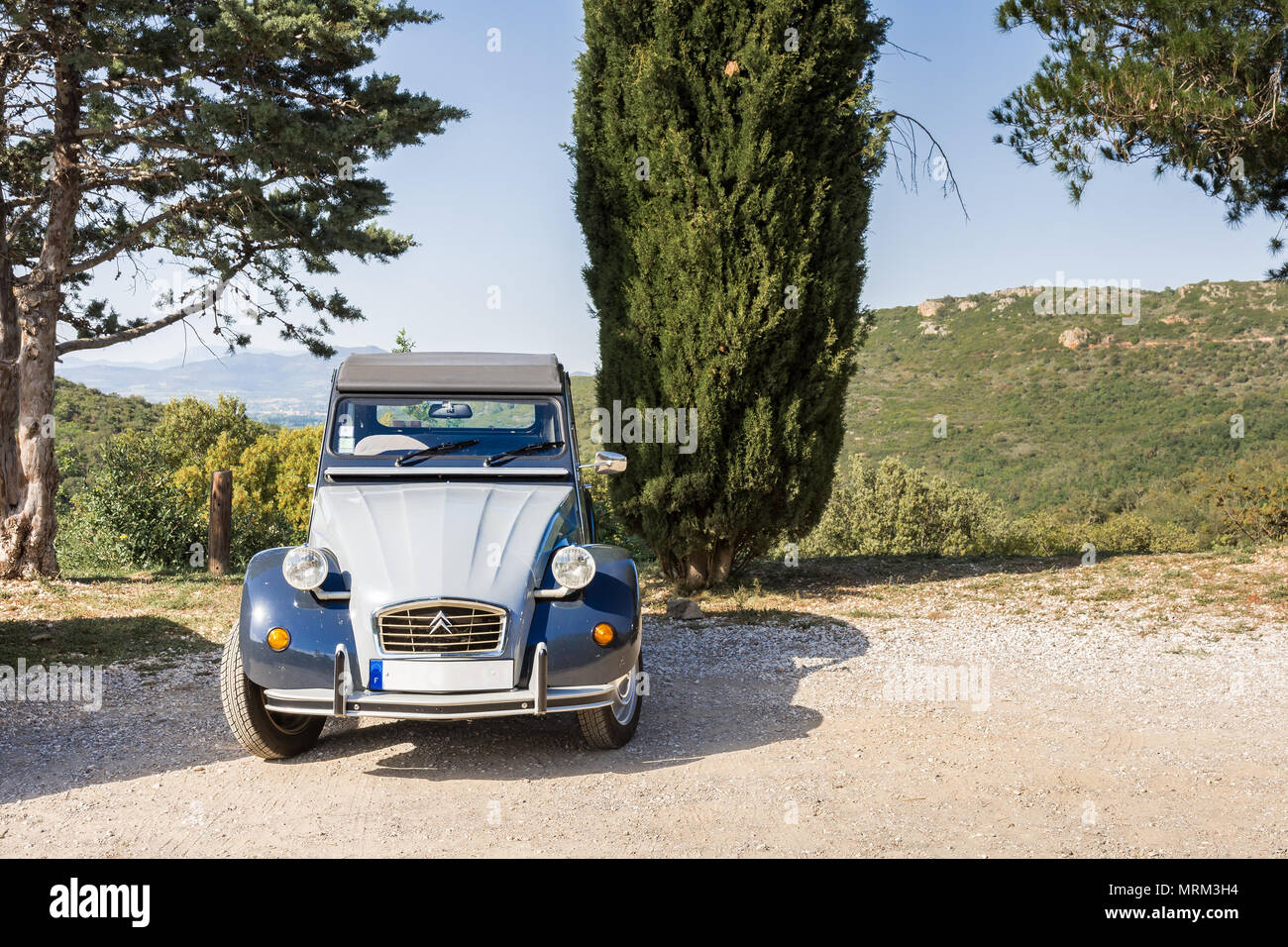 Classic citroen 2cv vintage french car hi-res stock photography and ...