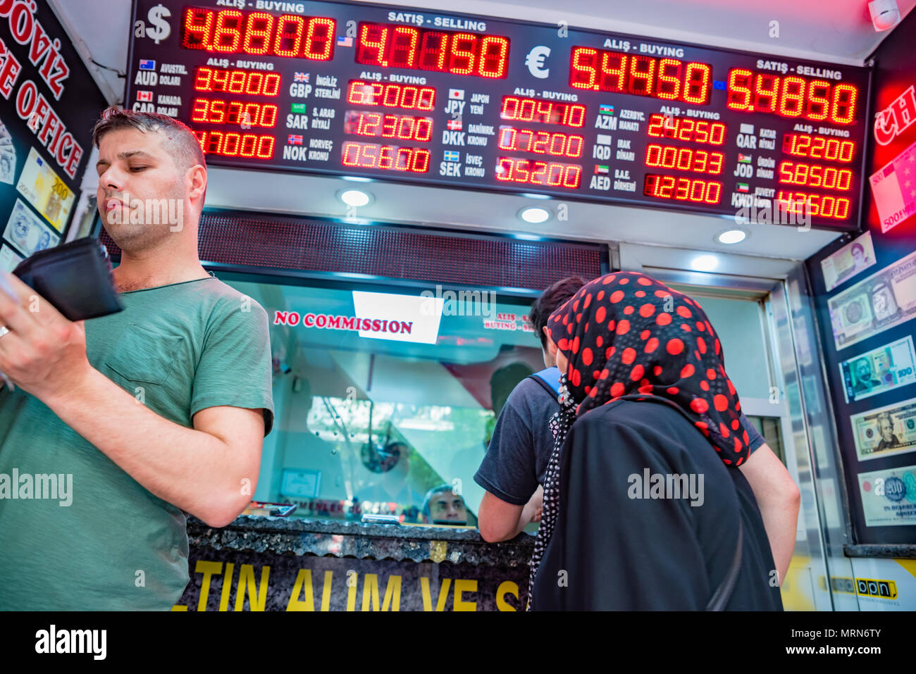Currency exchange board istanbul hi-res stock photography and images ...