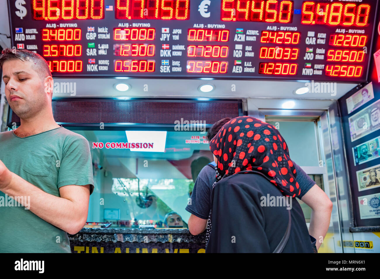 Currency exchange board istanbul hi-res stock photography and images ...