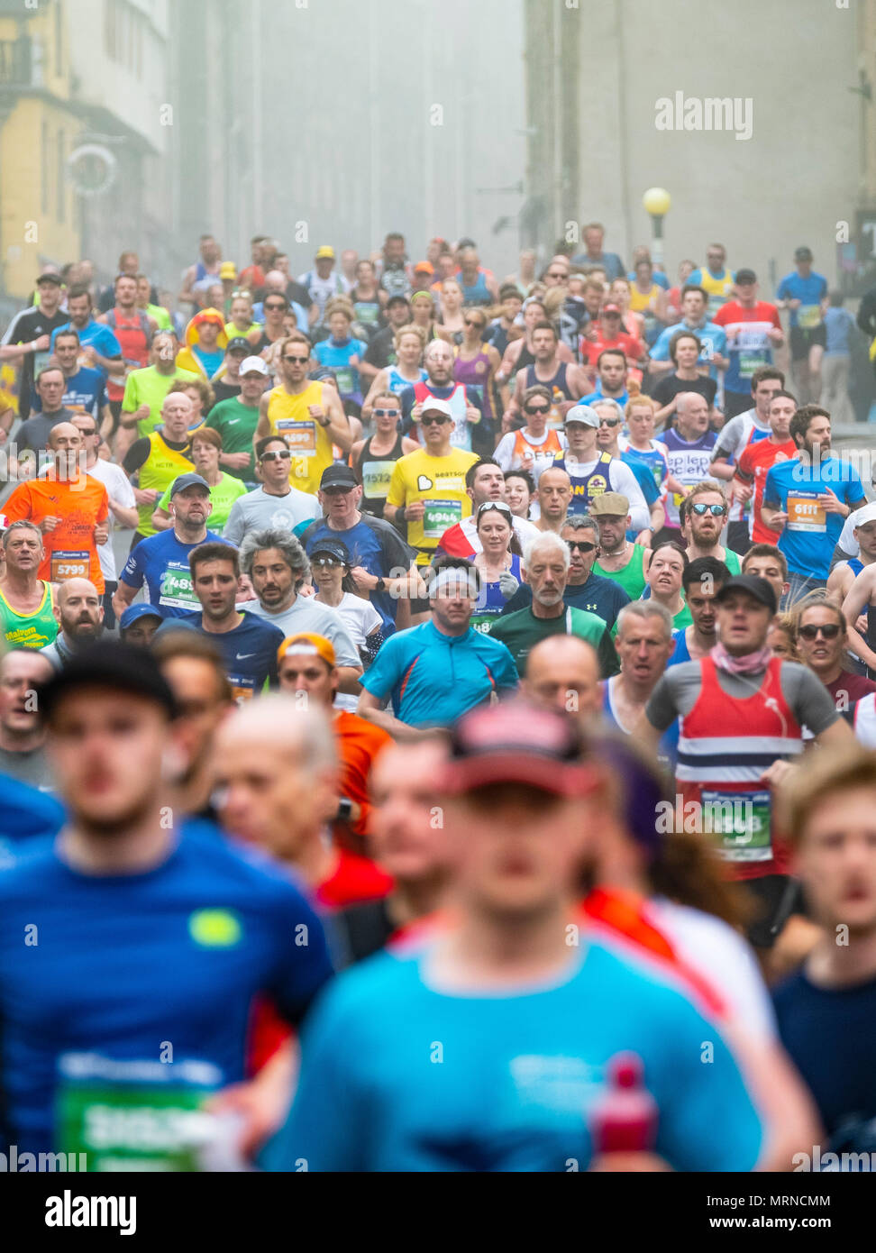 Edinburgh marathon hi-res stock photography and images - Alamy