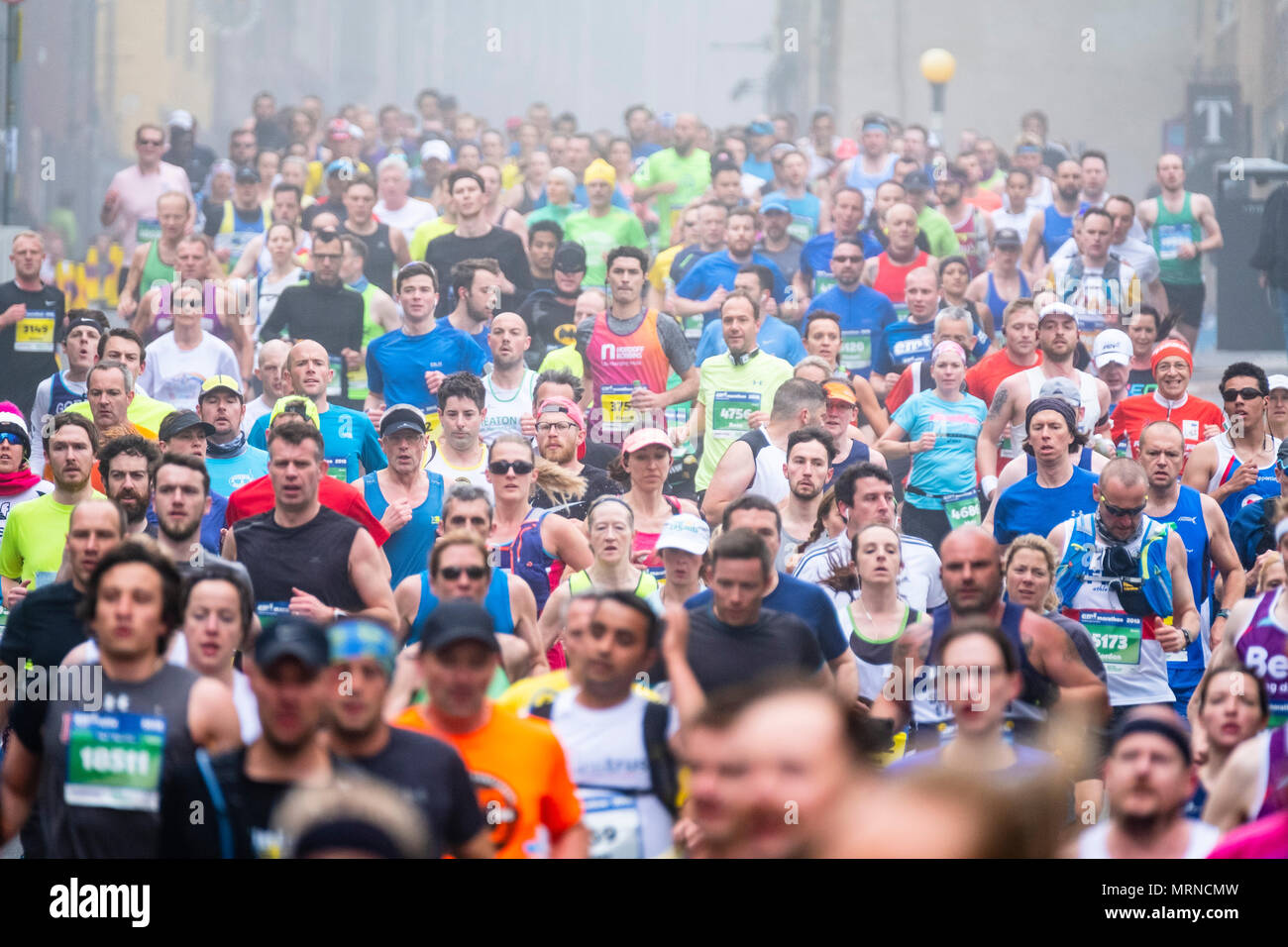 Edinburgh, Scotland, UK. 27 May, 2018. Runners make their way down the ...