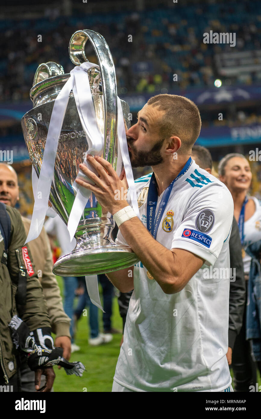 Benzema champions league final trophy hi-res stock photography and ...