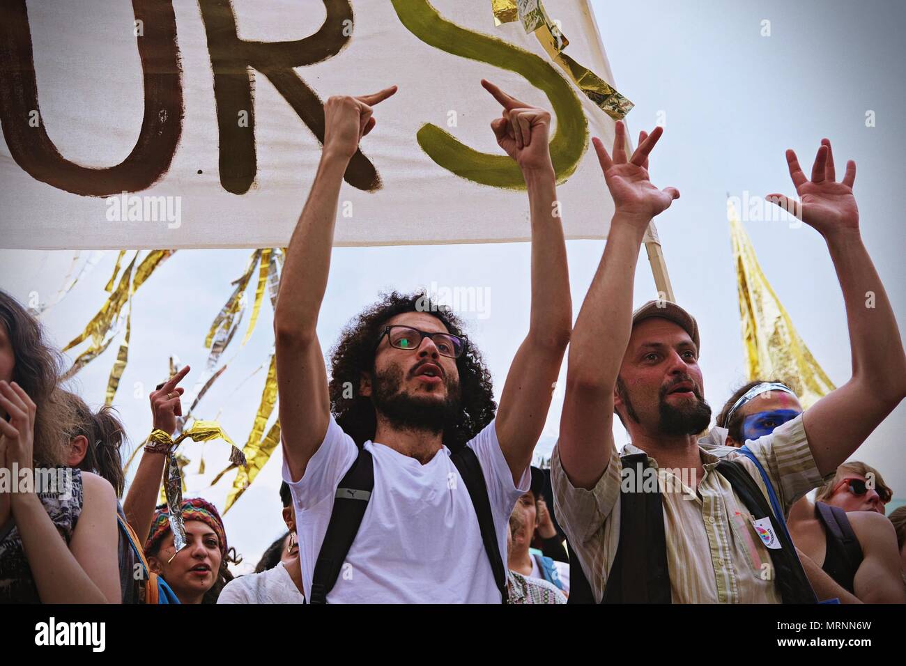 Berlin, Germany. 27th May, 2018. Demonstrators seen shouting slogans ...