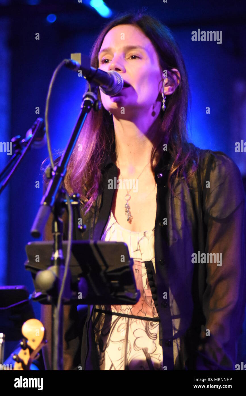 10,000 maniacs hi-res stock photography and images - Alamy