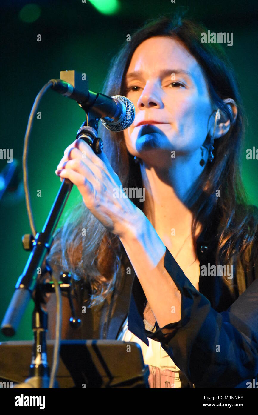 10,000 maniacs hi-res stock photography and images - Alamy