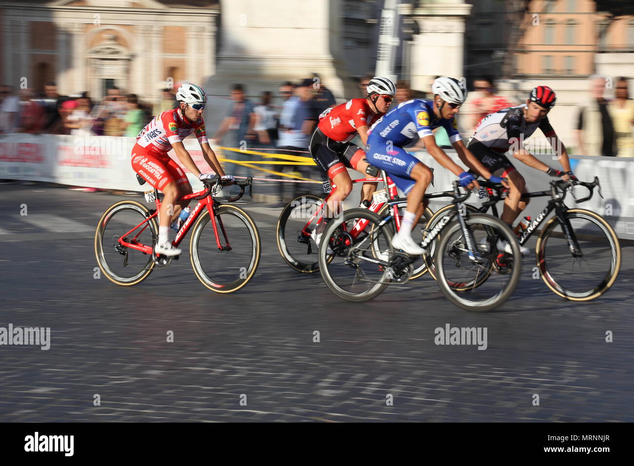 Rome, Italy. 27th May 2018. Scenes from the Giro d'Italia bicycle race ...