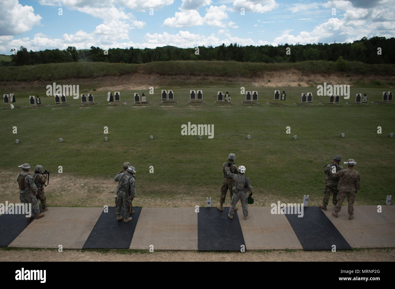 U.S. Army Reserve military police with the 354th MP Company from St ...