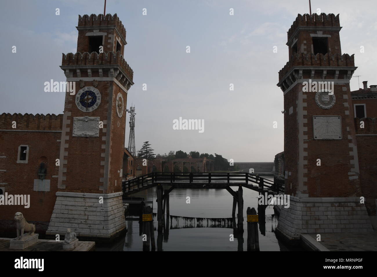 James bond city hi-res stock photography and images - Alamy