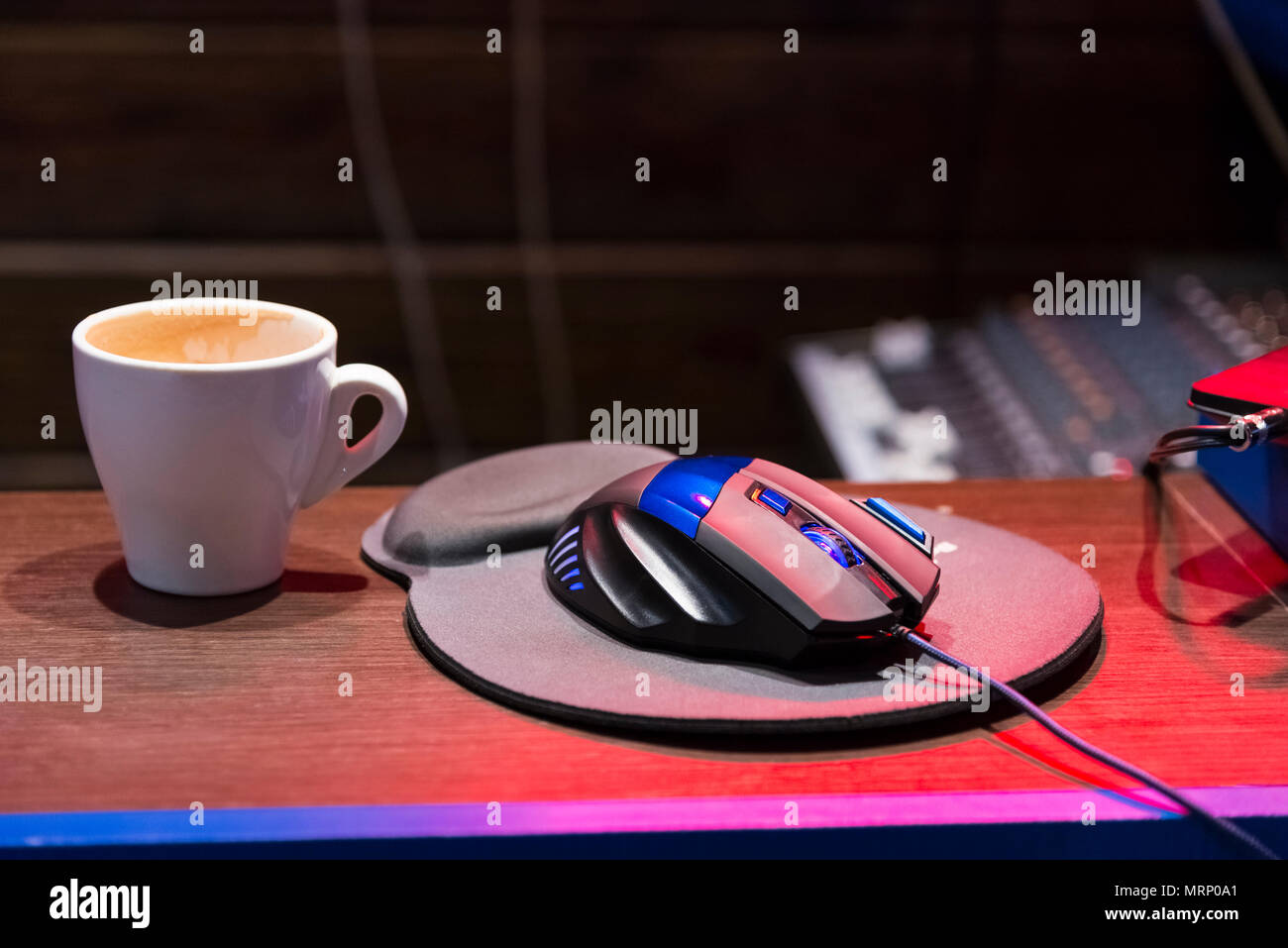 Back view mouse hi-res stock photography and images - Alamy