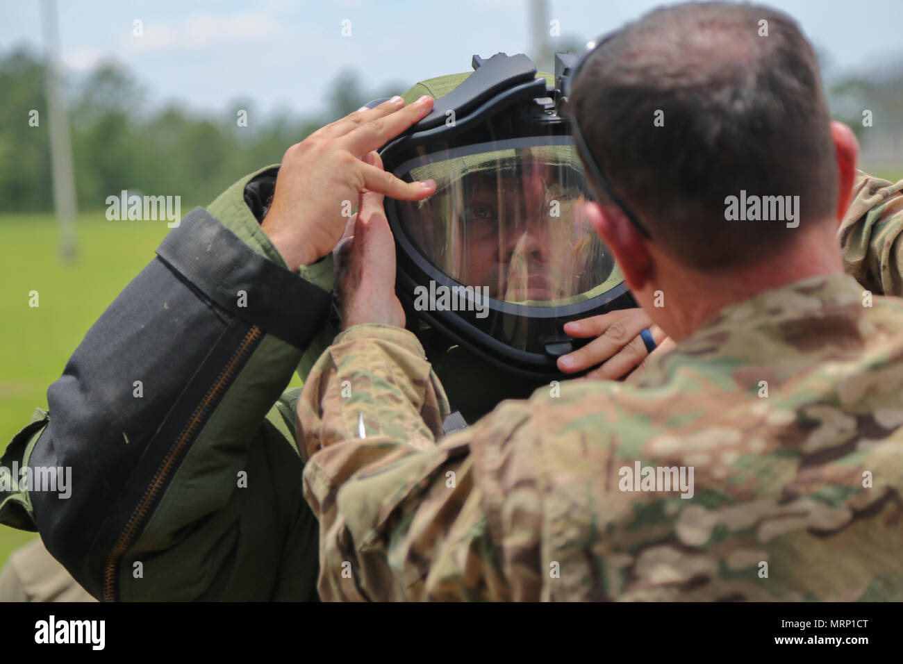 Eod 8 bomb suit hi-res stock photography and images - Alamy