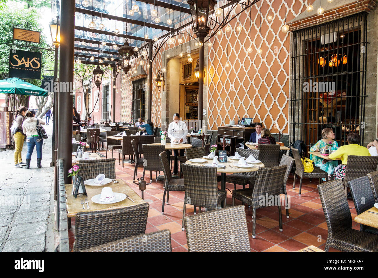 Saks restaurant hi-res stock photography and images - Alamy