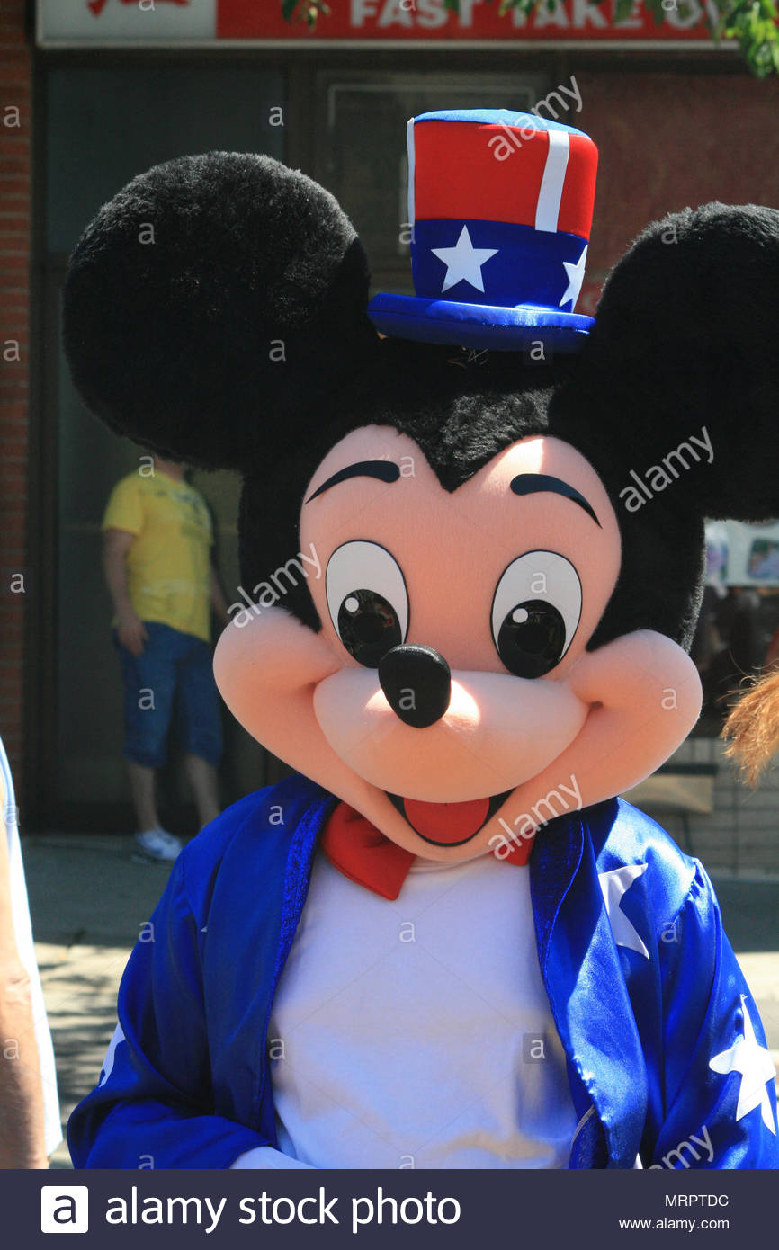 Mickey Mouse Costume Character High Resolution Stock Photography and ...