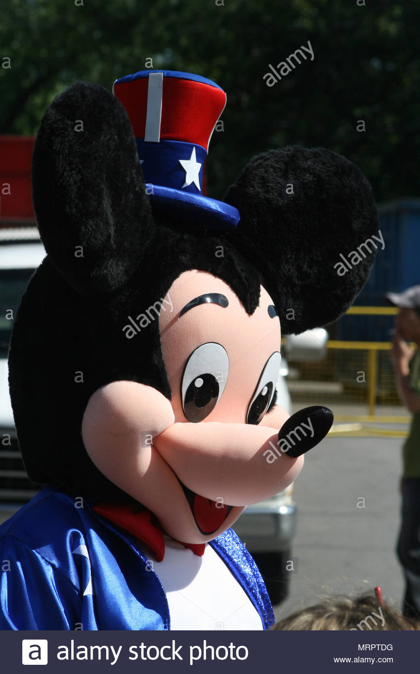 Mickey Mouse Costume Character High Resolution Stock Photography and ...