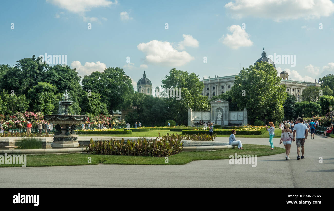 Public park hi-res stock photography and images - Alamy