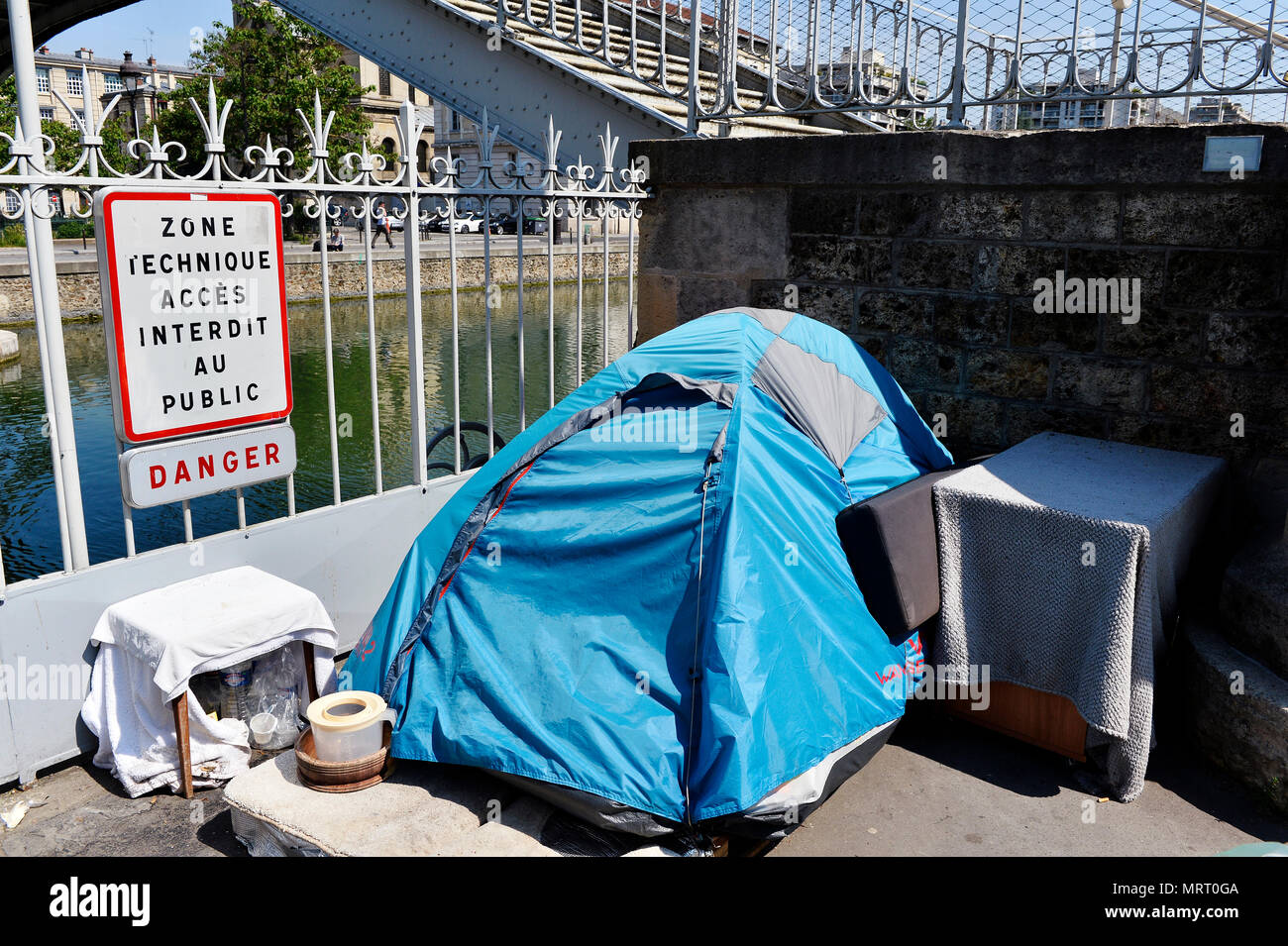 Homeless camp - Canal de l'Ourcq - Paris - France Stock Photo - Alamy