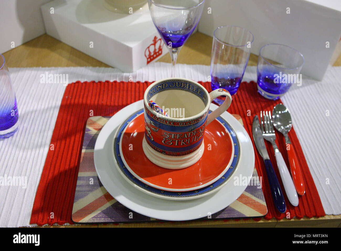 Union jack plates hi-res stock photography and images - Alamy