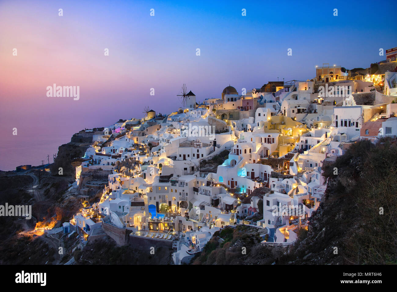 Oia sunset crowd santorini hi-res stock photography and images - Alamy