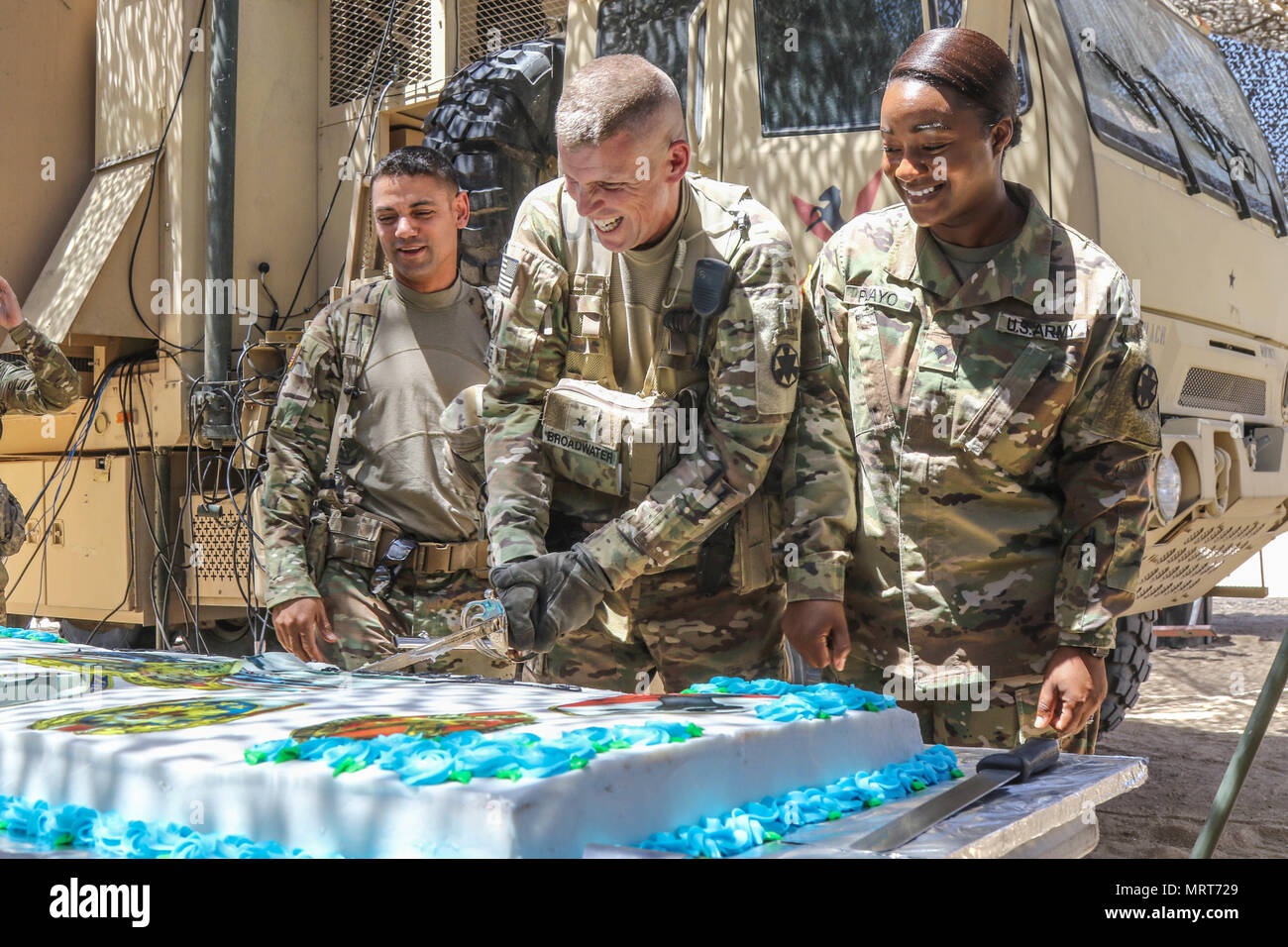 FORT IRWIN, Calif. – U.S. Army Brig. Gen. Jeffrey Broadwater (center ...