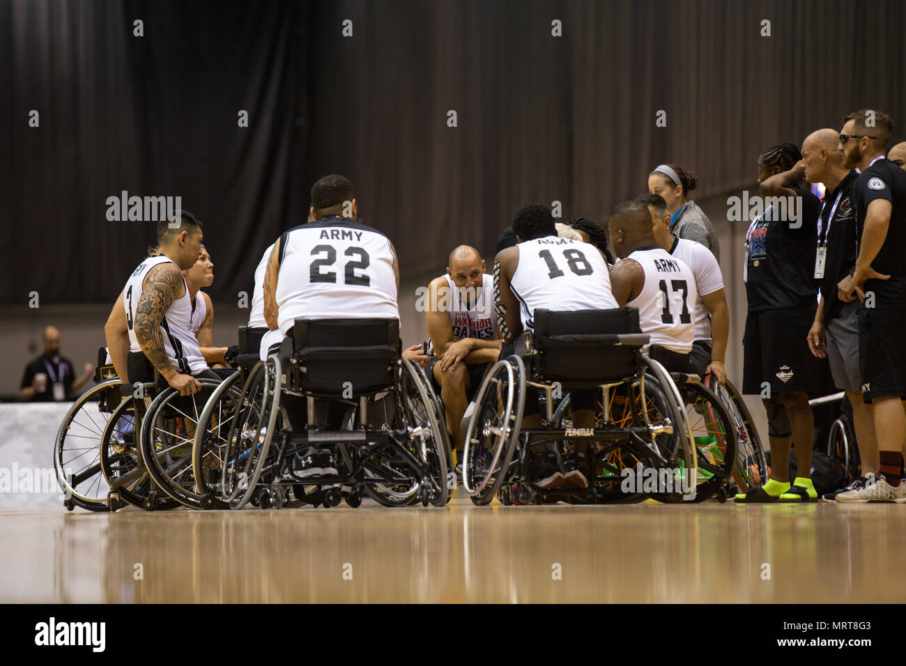 Department huddle hi-res stock photography and images - Alamy