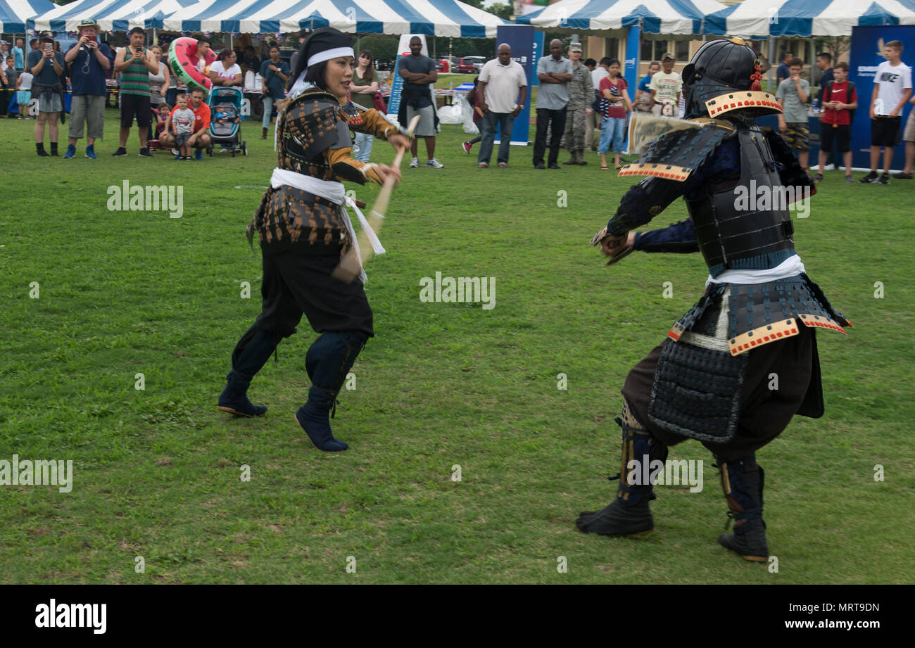 Samurai performers hi-res stock photography and images - Alamy