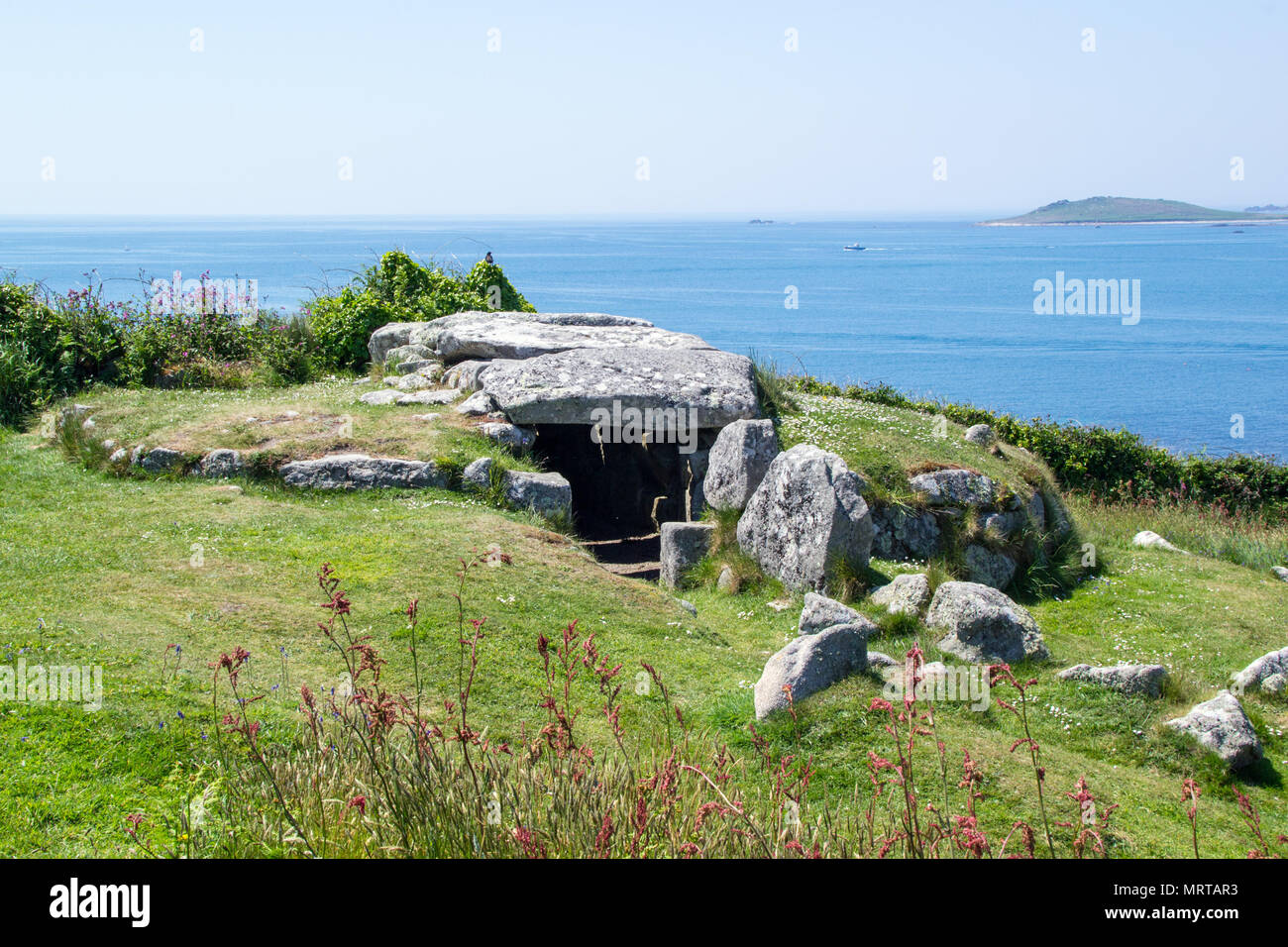 Bants carn burial chamber hi-res stock photography and images - Alamy