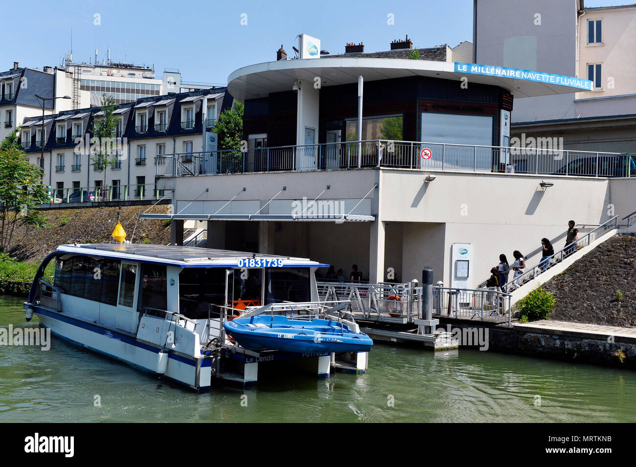 Shuttle boat on Canal d'Aubervilliers - Paris - France Stock Photo - Alamy