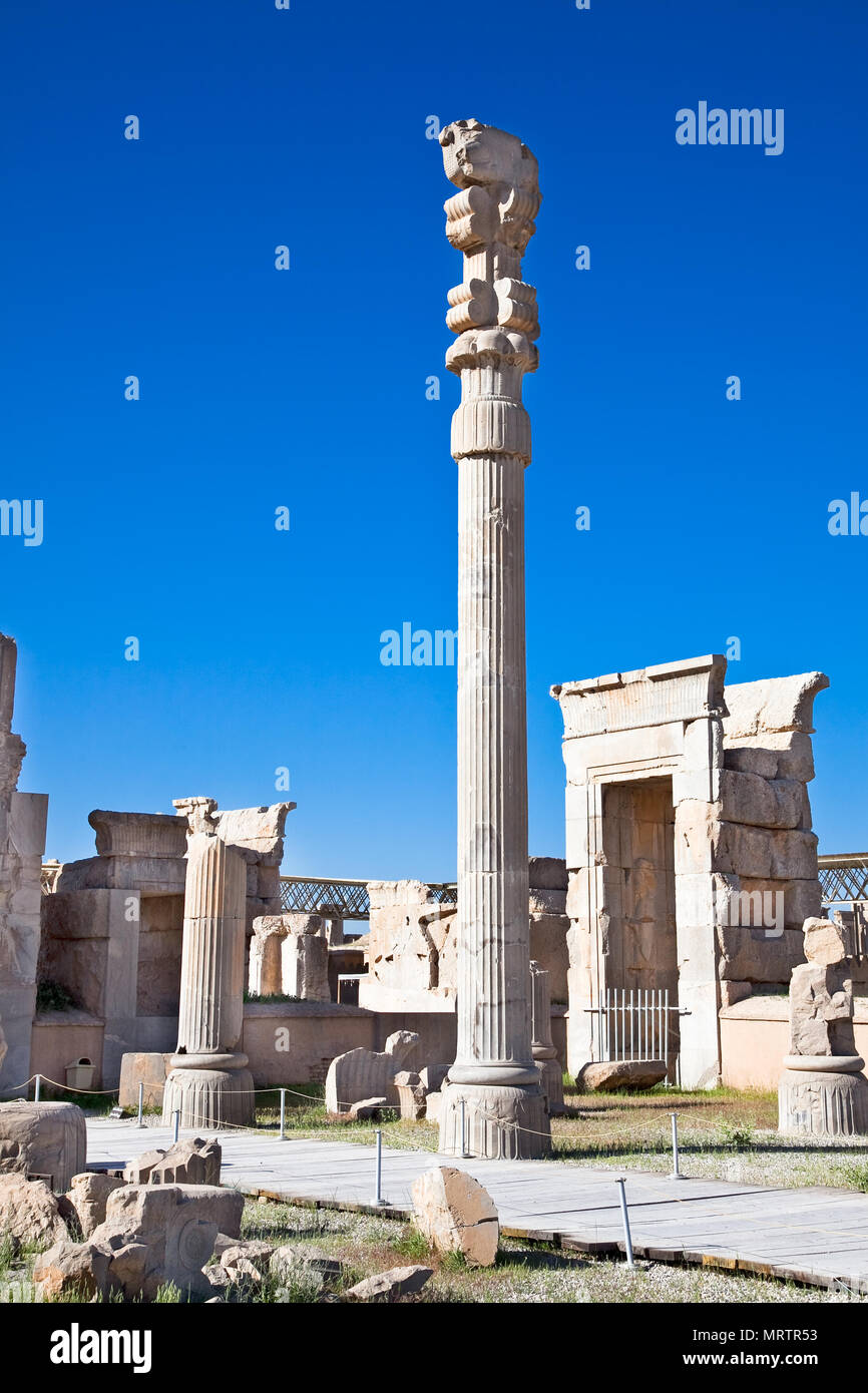 Persian gate alexander the great hi-res stock photography and images ...