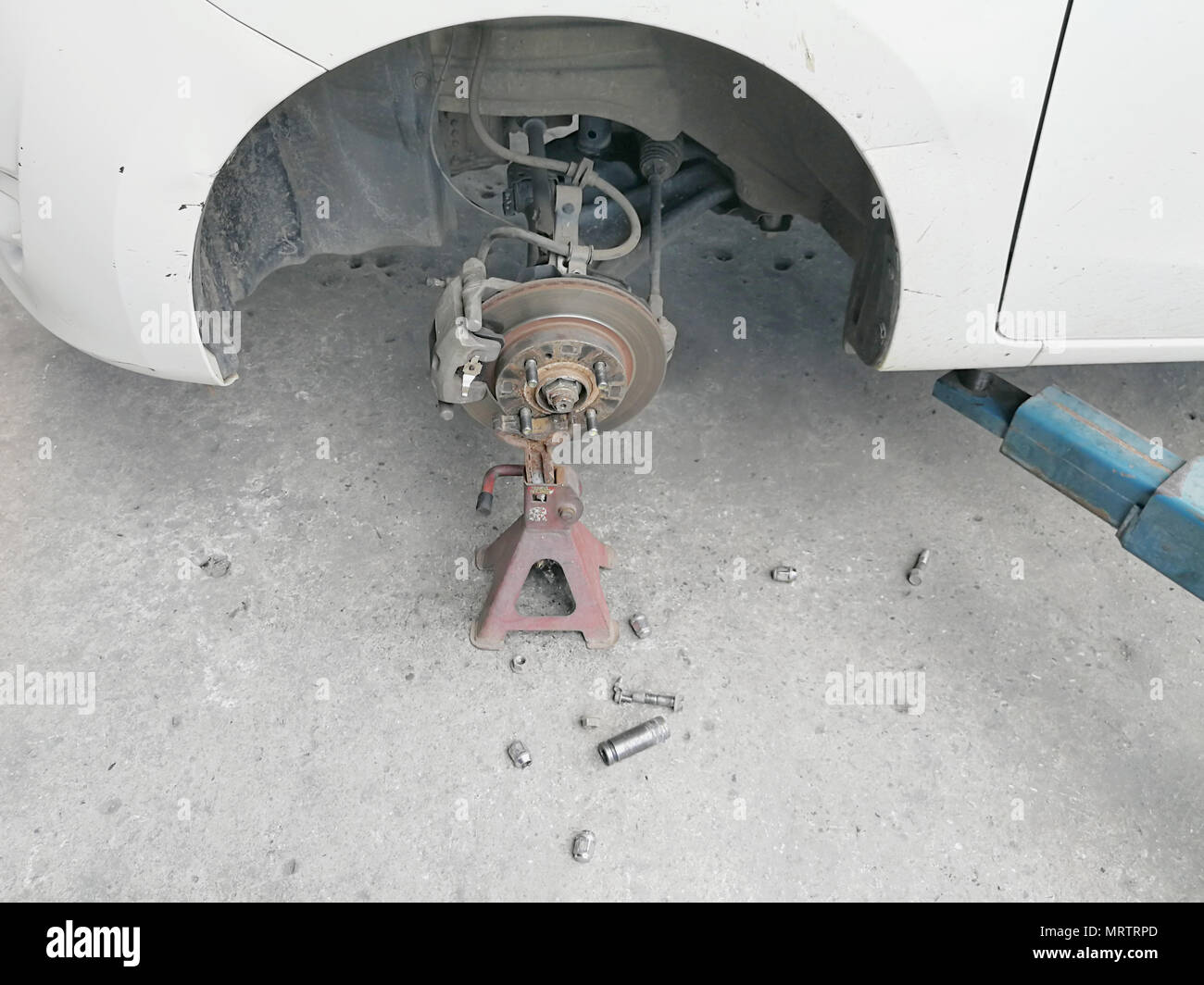 Car without wheels hi-res stock photography and images - Alamy