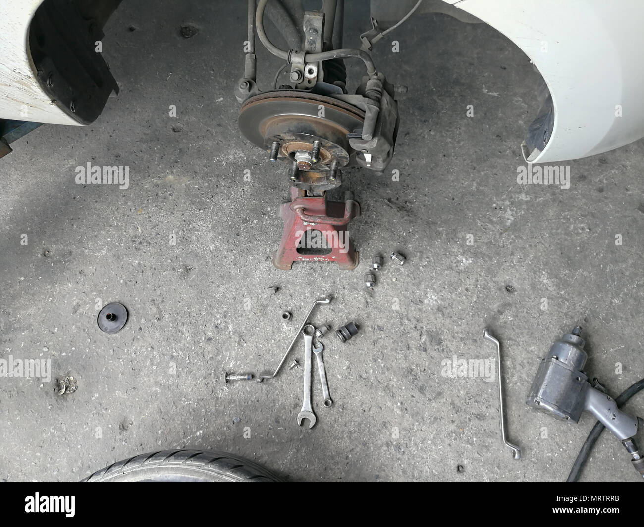 Car without wheels hi-res stock photography and images - Alamy