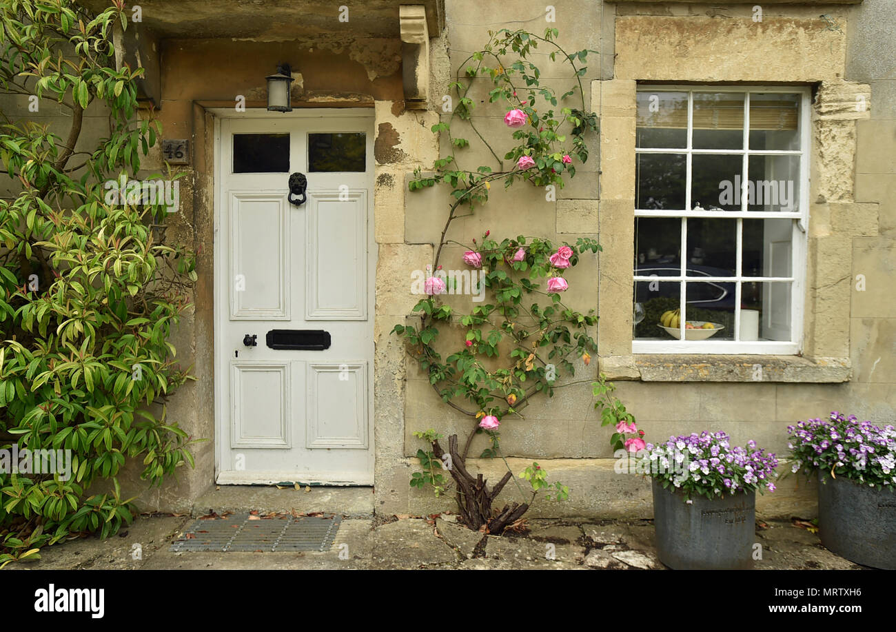 Cottage Roses Around The Door High Resolution Stock Photography and ...