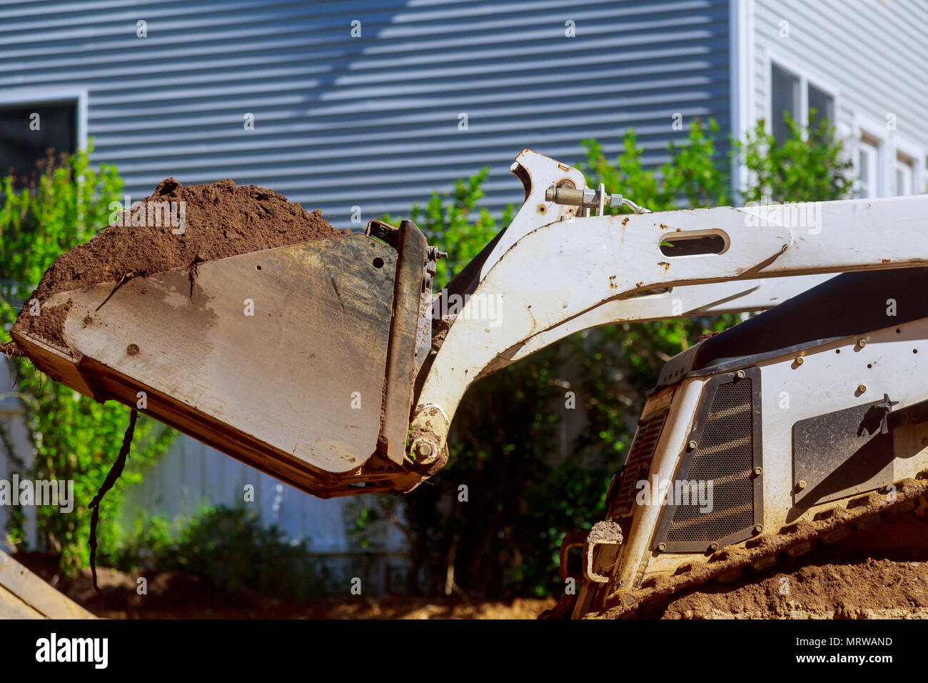 Front end loader earth moving equipment hi-res stock photography and ...