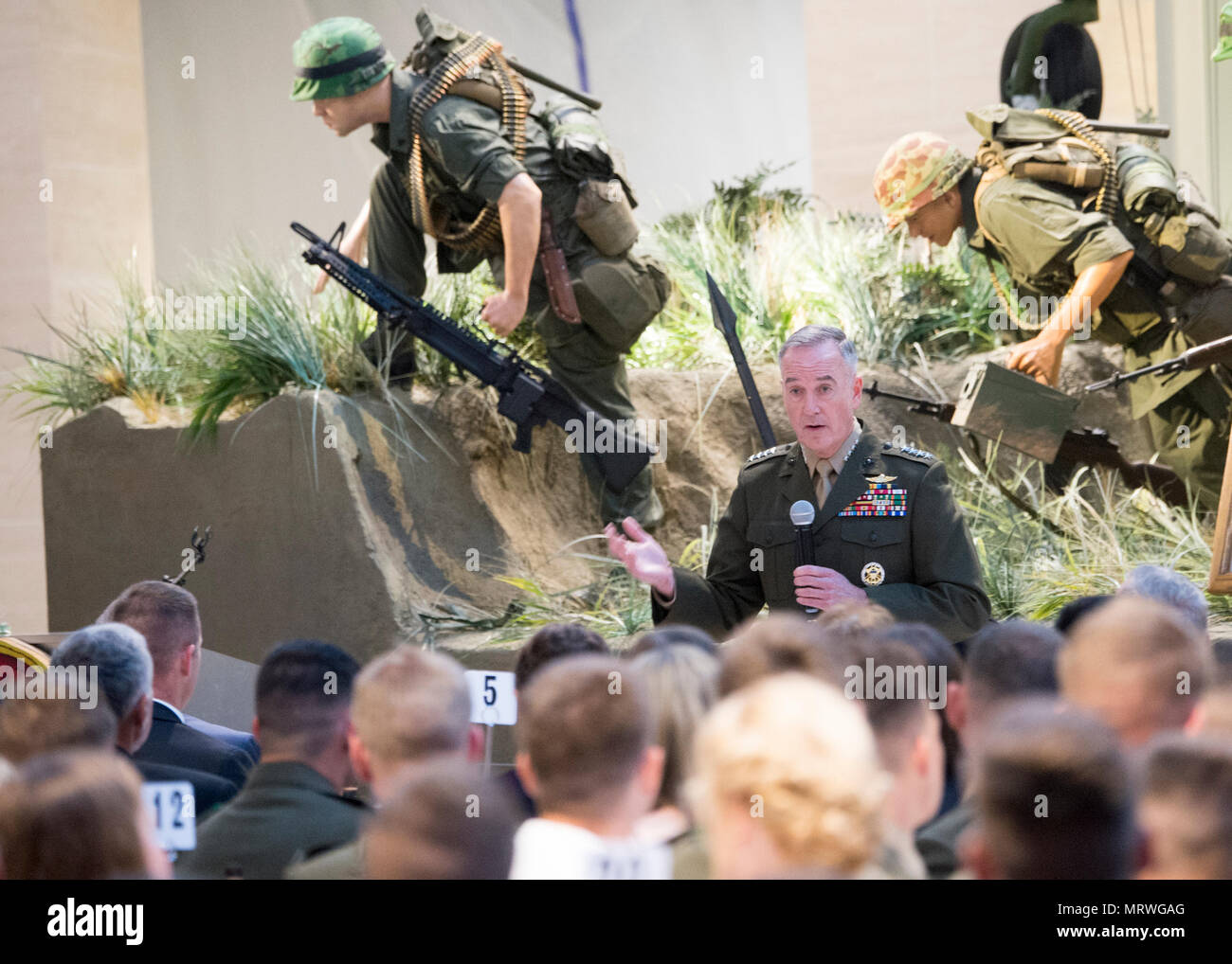 Joint chiefs of staff 1998 hi-res stock photography and images - Alamy