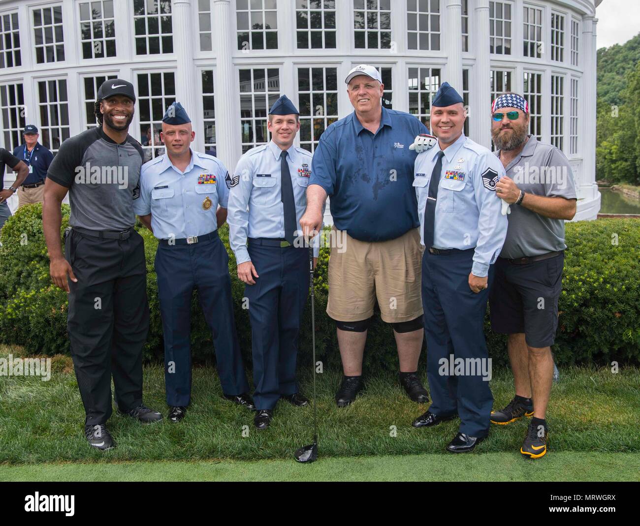Arizona Cardinals wide receiver Larry Fitzgerald (l to r), Master Sgt ...