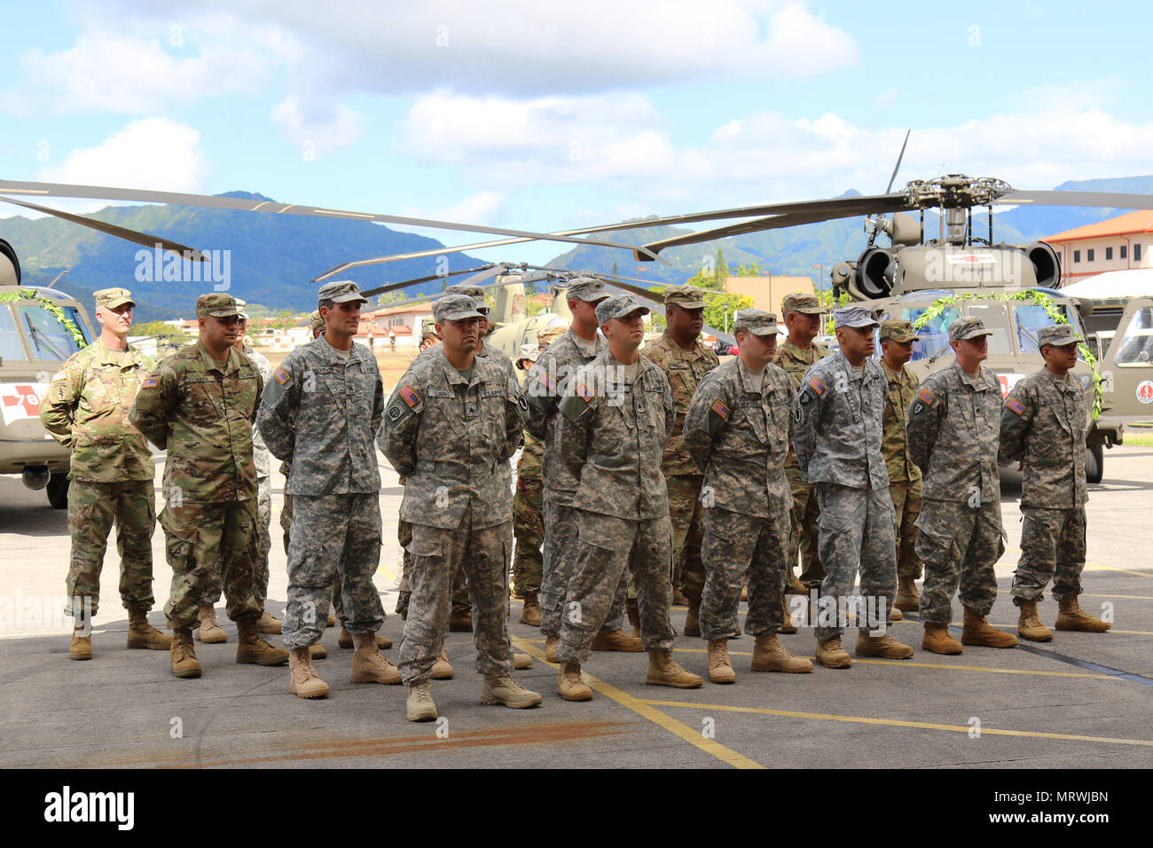 The Soldiers of the 1-189th General Support Aviation Battalion gather ...