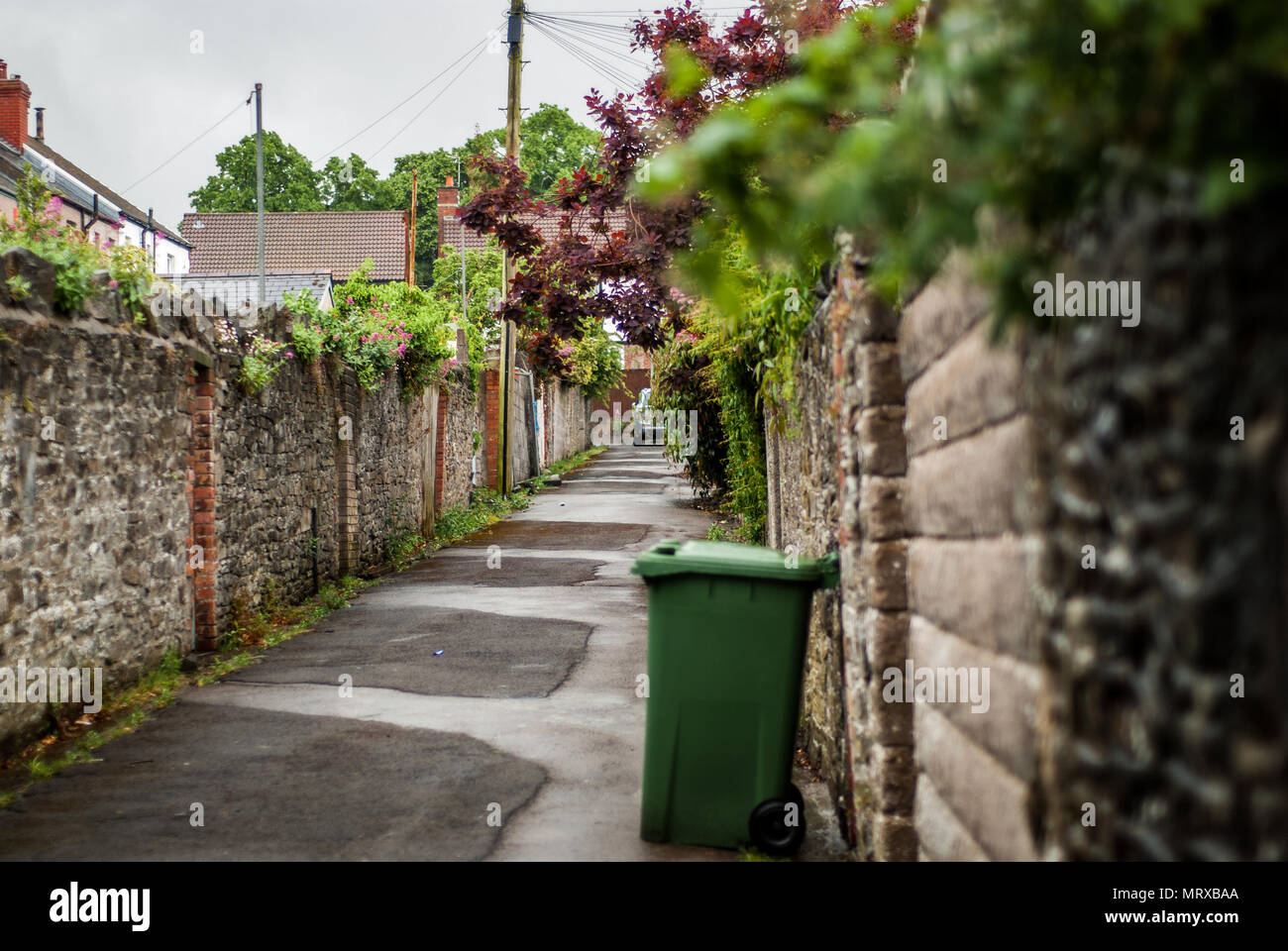 Urban alleyway hi-res stock photography and images - Alamy