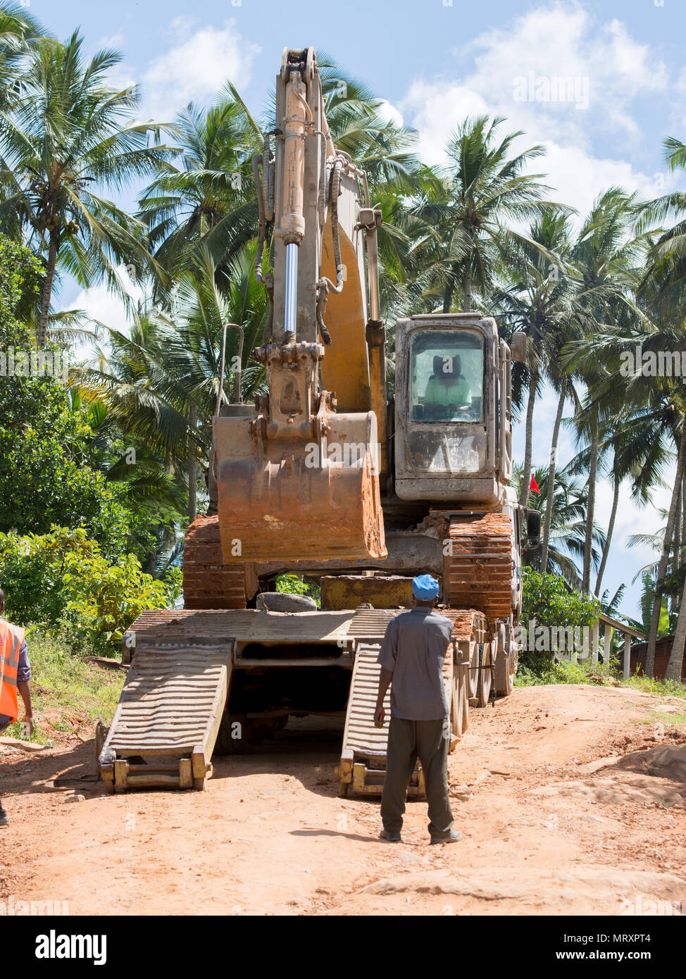 Off loading equipment hi-res stock photography and images - Alamy