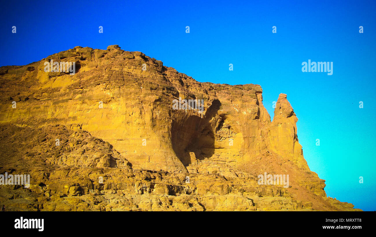 View to sacred Jebel Barkal mountain at Karima, Sudan Stock Photo - Alamy