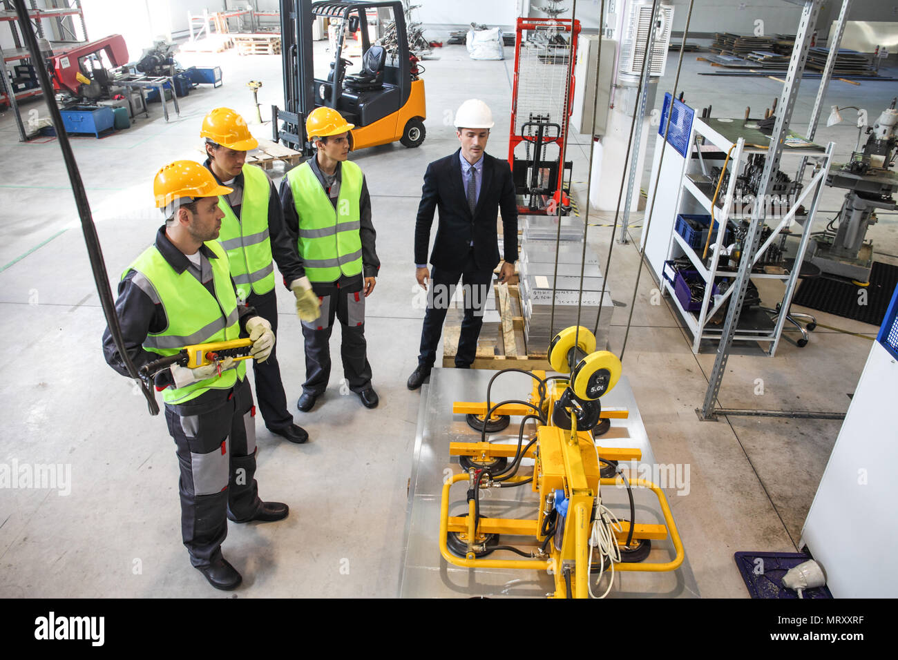 Electric magnet lift hi-res stock photography and images - Alamy